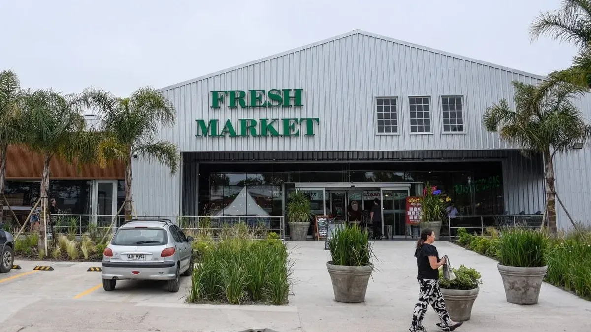 Fresh Market llegó a El Pinar con una renovada propuesta