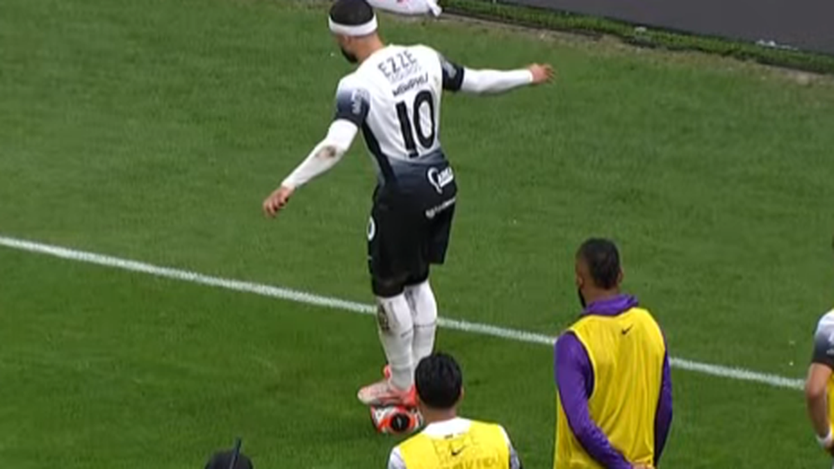 La magia que tiró Memphis Depay y que desató una trifulca en la final ...