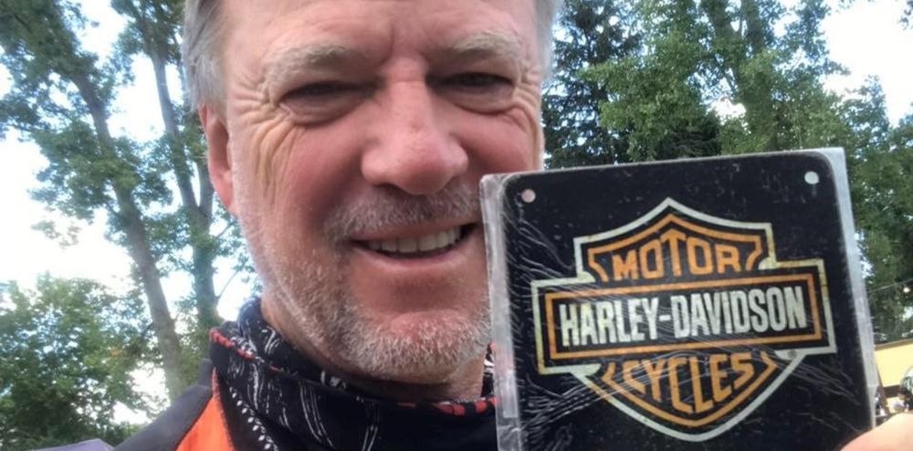 Una reunión de motociclistas Harley-Davidson en el autódromo de ...