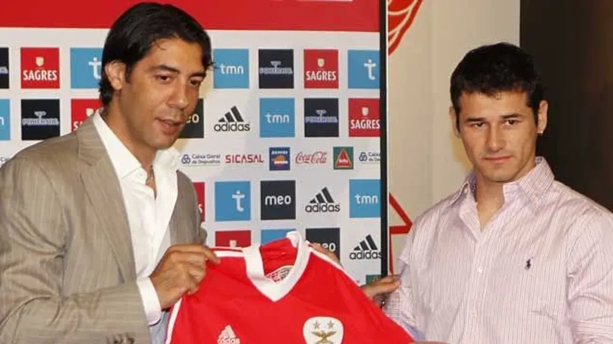 Mora fue presentado en Benfica