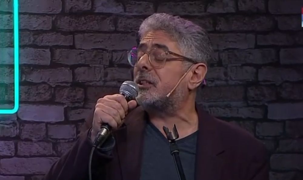 Periodista de Santo y Seña sorprendió a todos y cantó en vivo en el ...