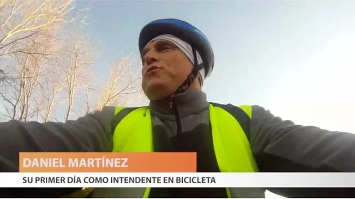 El viaje de Daniel Martinez en bicicleta para asumir la Intendencia