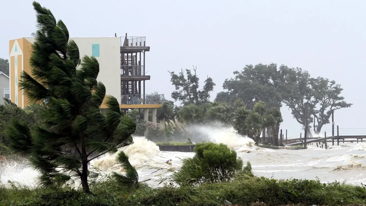 Huracán Isaac inicia su paso por Luisiana