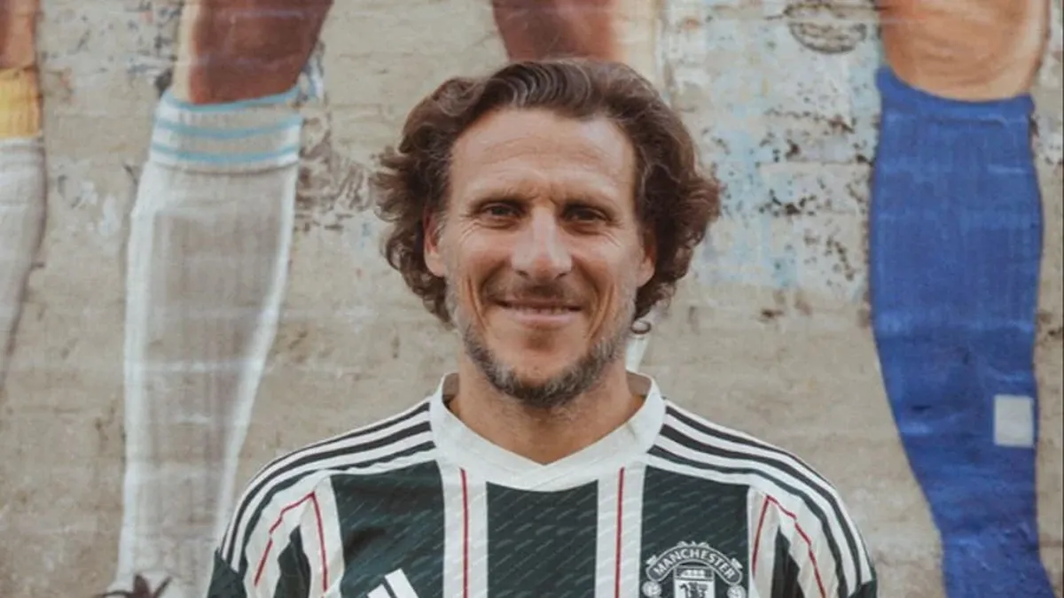 Pasan los años y Diego Forlán es referente y embajador de Manchester ...