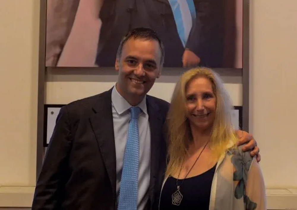 Karina Milei se quedó sin opciones y ungió a Manuel Adorni como candidato en la Ciudad