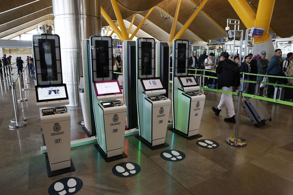 Sistema EES: comenzó a regir el nuevo control migratorio en Barajas y ...