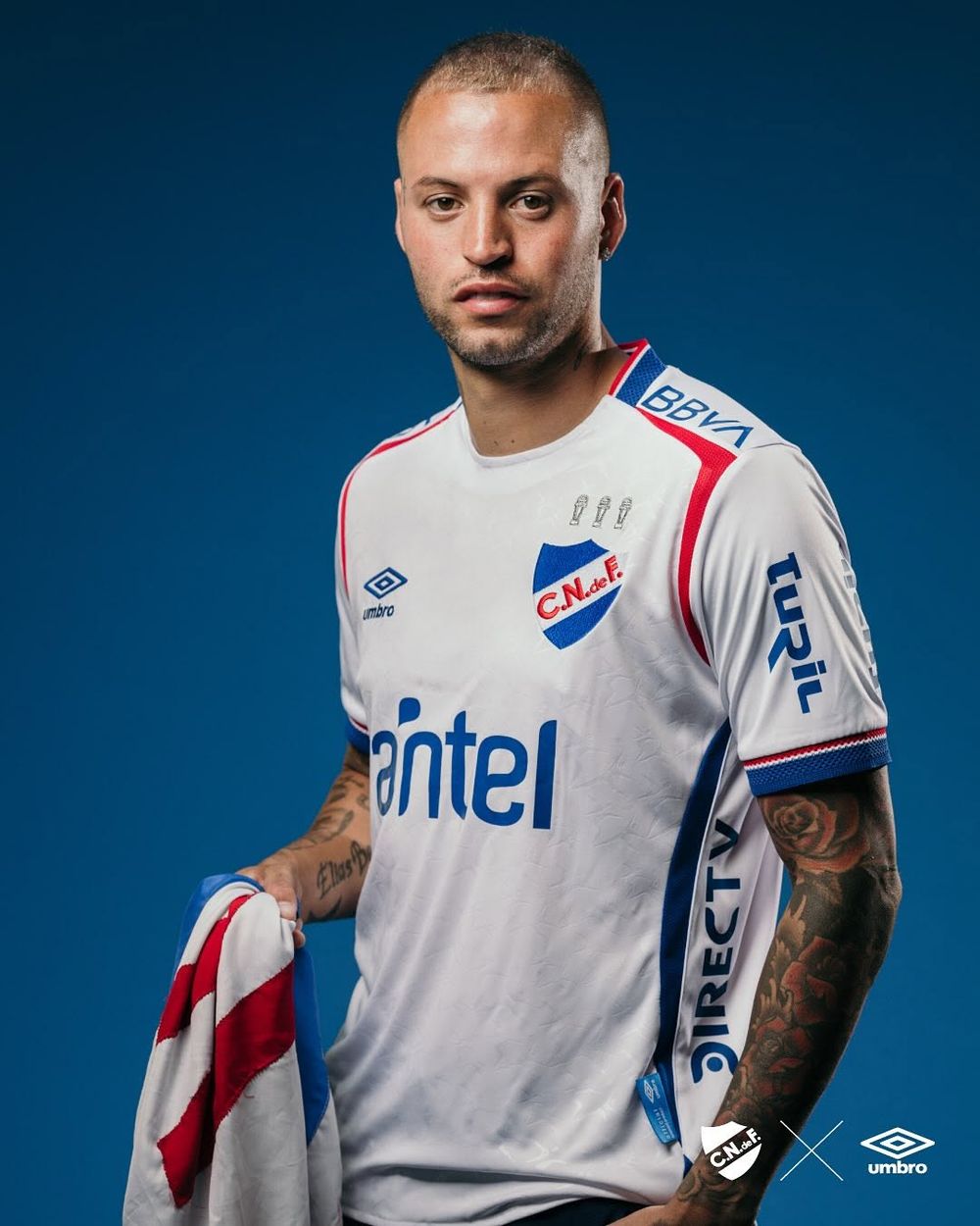 Nacional presentó su nueva camiseta blanca 2025; mirá el video con inteligencia artificial y los ...