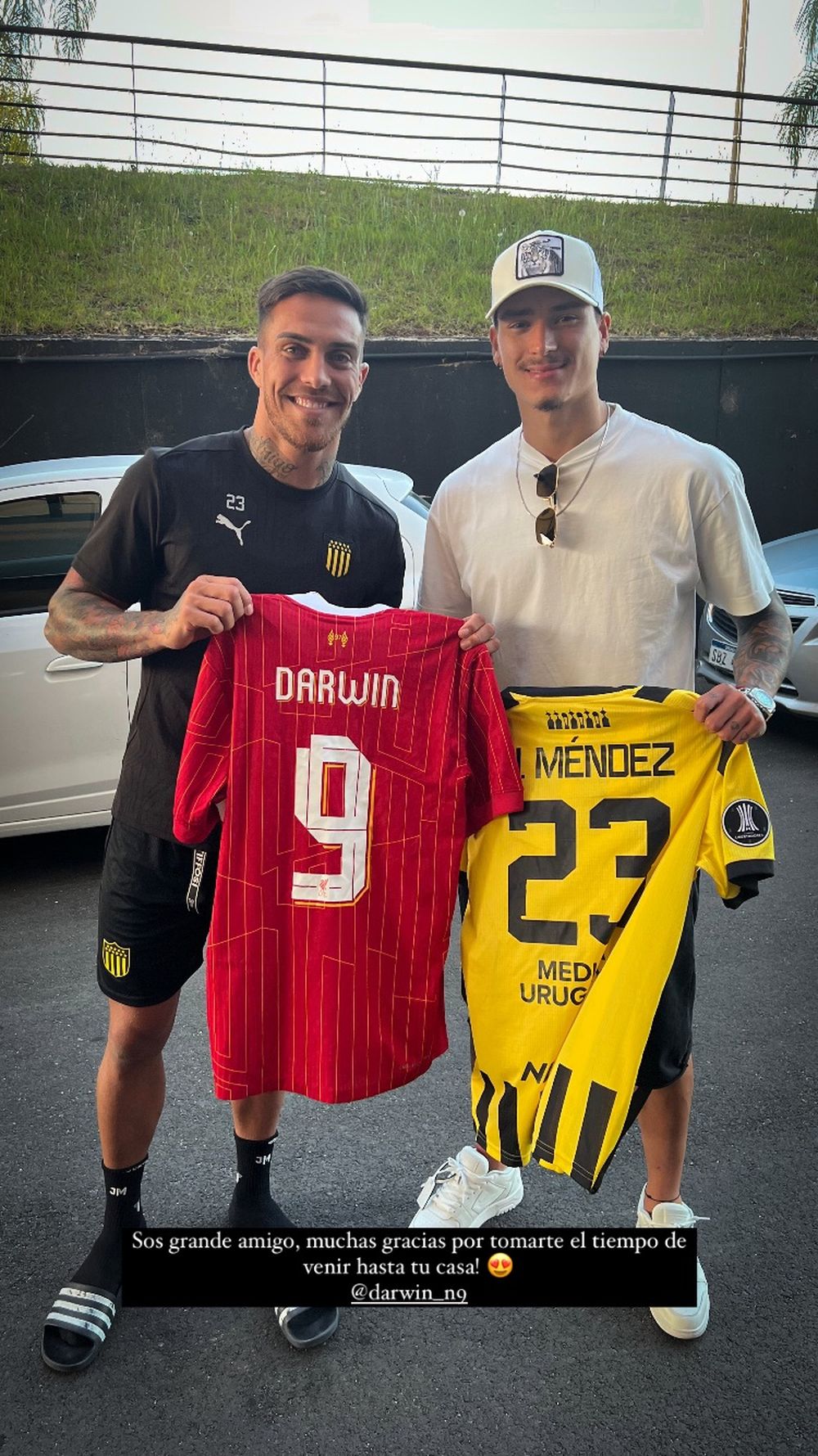 El 9 visitando su casa: Darwin Núñez fue a la práctica de Peñarol y compartió con un excompañero ...