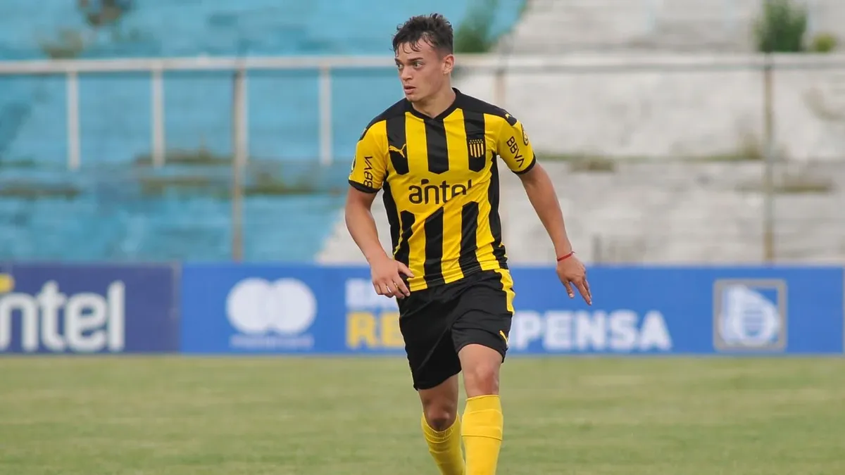 Con 19 años, Larriera hizo debutar al juvenil Valentín Rodríguez en el ...