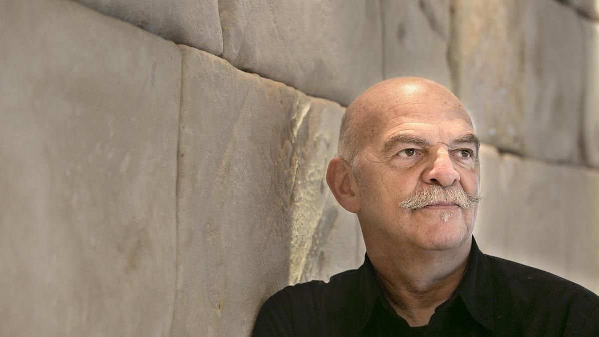 Martín Caparrós publicó una novela digital e interactiva inspirada en ...