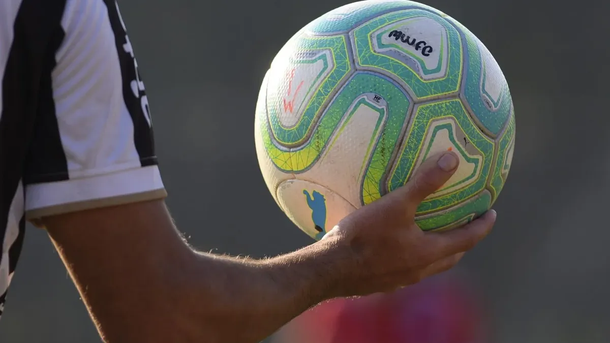 Expulsión temporal, cámaras para los árbitros y más VAR: posibles ...