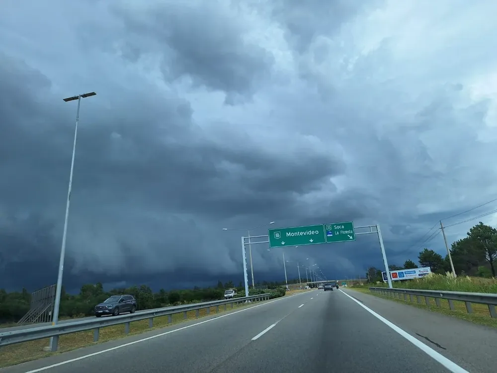 Directora de Inumet advierte que ciclón extratropical provocará vientos de hasta 80 km/h y ...
