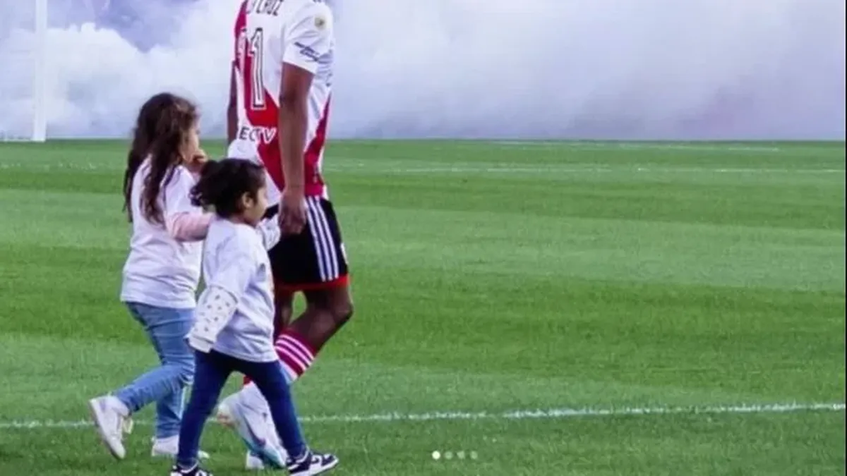 River vs Boca: el festejo de De la Cruz con Vanesa Britos y sus hijas