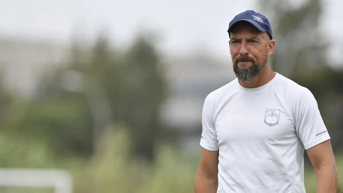 Orfila, el DT que abandonó los estudios, vendió diarios y se recibió ...