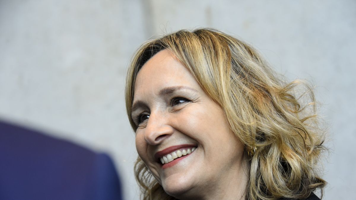 Antel tiene que ocuparse de la conectividad, no de producir shows ...