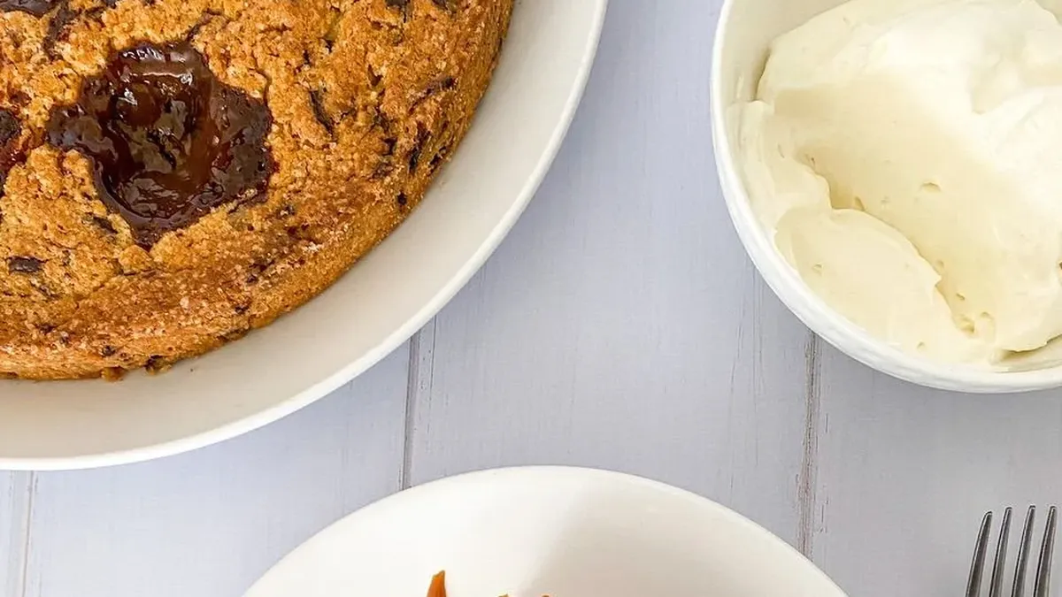 Un delicioso giro a un clásico que nunca falla: torta cookie con ...
