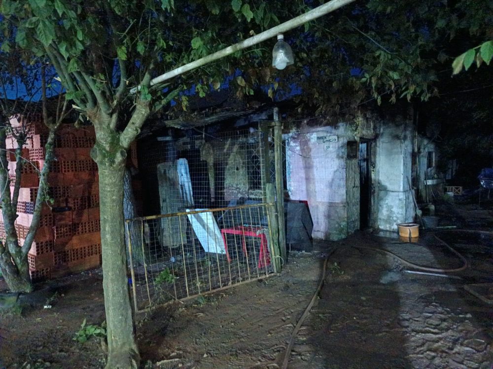 Una mujer y dos niñas de 5 y 11 años murieron en un incendio en Cerro Largo: en la casa vendían ...
