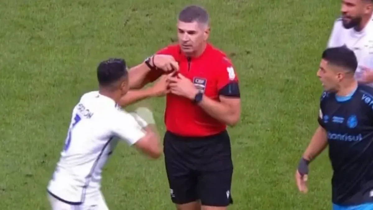 El video que muestra la habilidad de Luis Suárez para hacer amonestar a ...