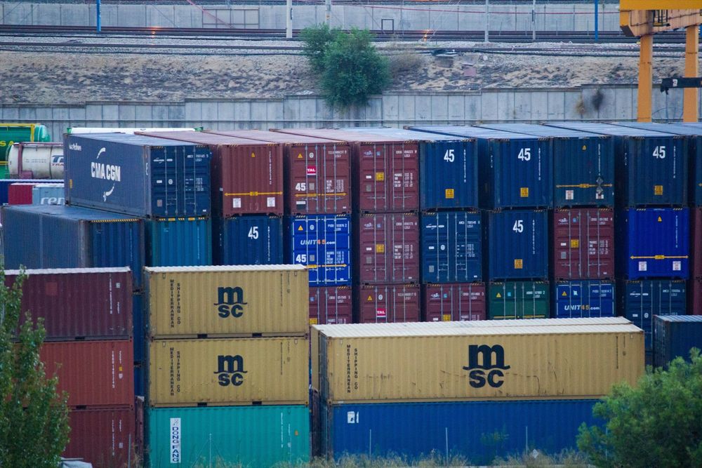 El déficit comercial en España baja hasta 8,5% entre enero y septiembre ...