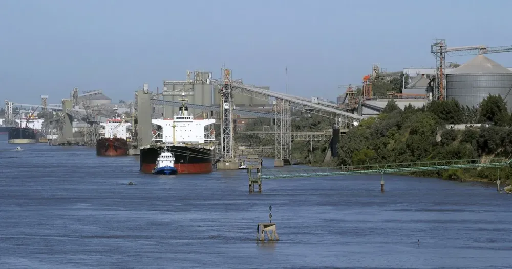 Paraguay retoma interés en proyecto portuario para exportar celulosa desde Uruguay