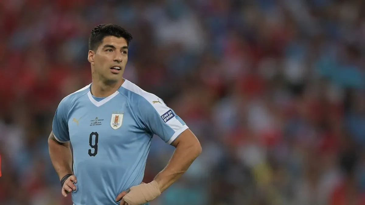 Suárez jugó ante Chile y Perú con un dedo de la mano fracturado