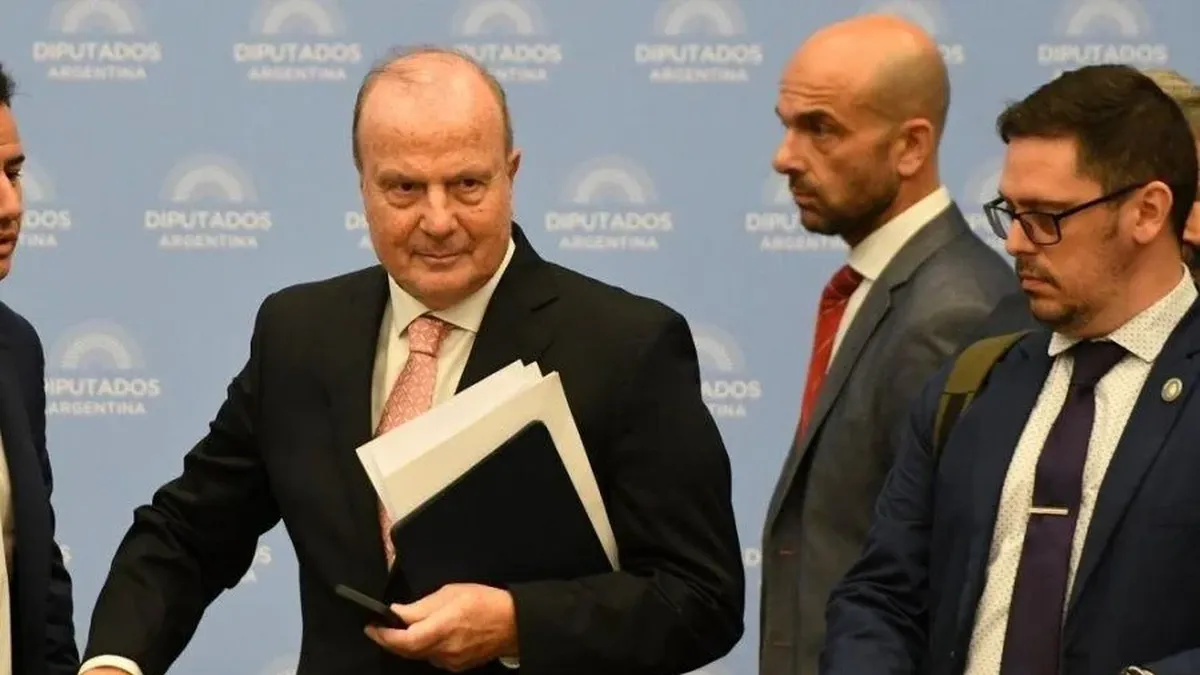 Primera baja en el Gabinete: Javier Milei echó a Guillermo Ferraro ...