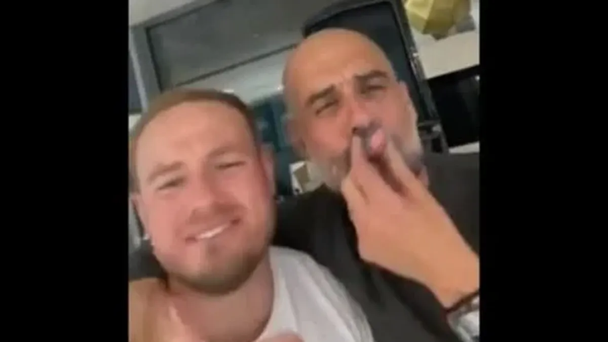 La imagen de Guardiola que recorre el mundo: cantando y fumando un habano