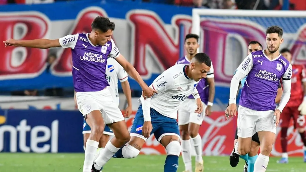 Facundo Bernal, uno de los mejores jugadores de Defensor Sporting, fue ...