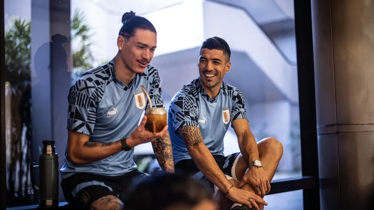 Los aplausos de Luis Suárez para Darwin Núñez tras su hat trick con la selección uruguaya y los ...