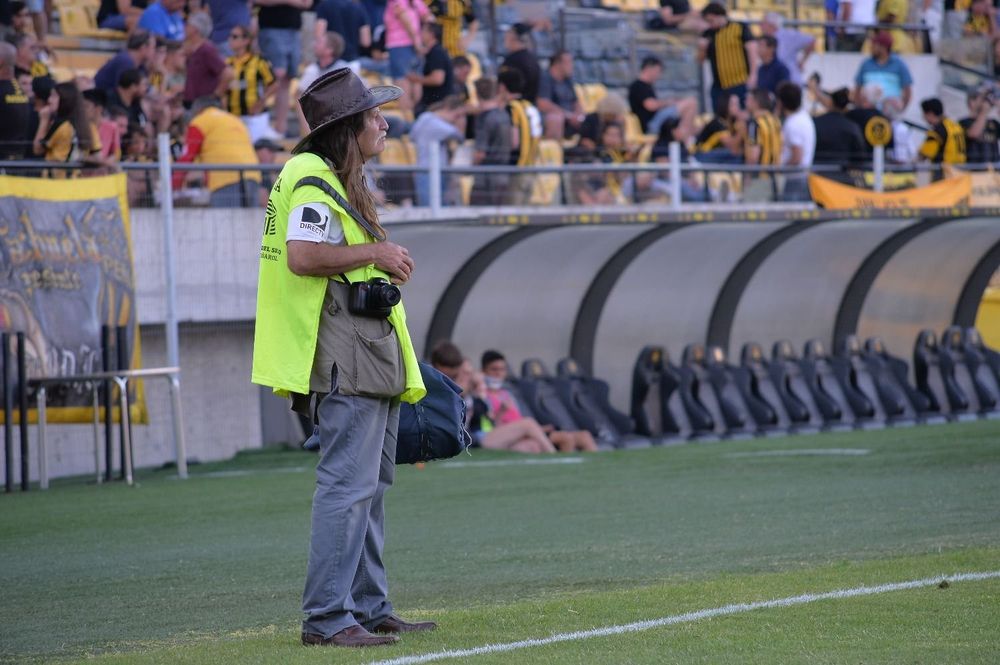 Murió Guillermo Bohm, El Paparazzi, fotógrafo de las canchas del fútbol ...