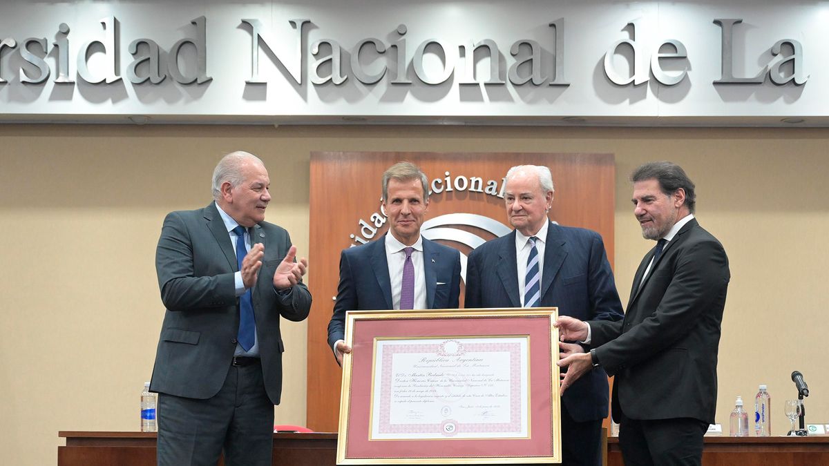 Martín Redrado recibió un doctorado honoris causa de la Universidad ...