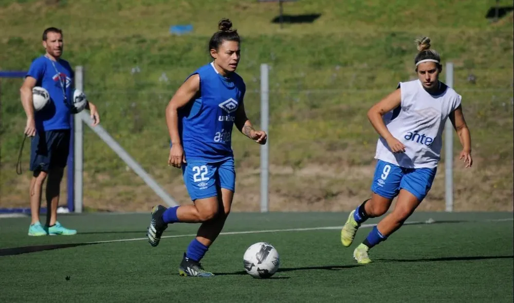 Fútbol femenino: suspenden el torneo hasta 2022 y las jugadoras piden ...