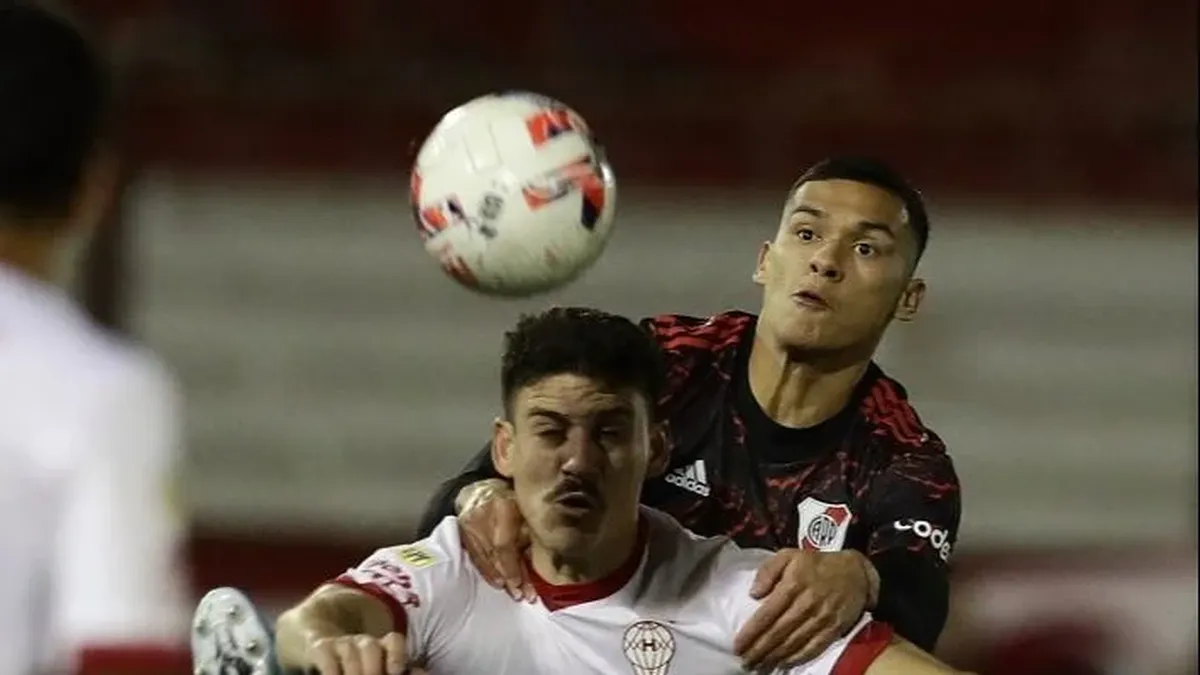 Cóccaro Enloqueció A Los Defensas De River Y ¿“mufó” A Juanfer Quintero