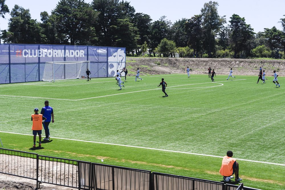 Nueve canchas de fútbol, una residencia de juveniles y más de 5000 m² ...