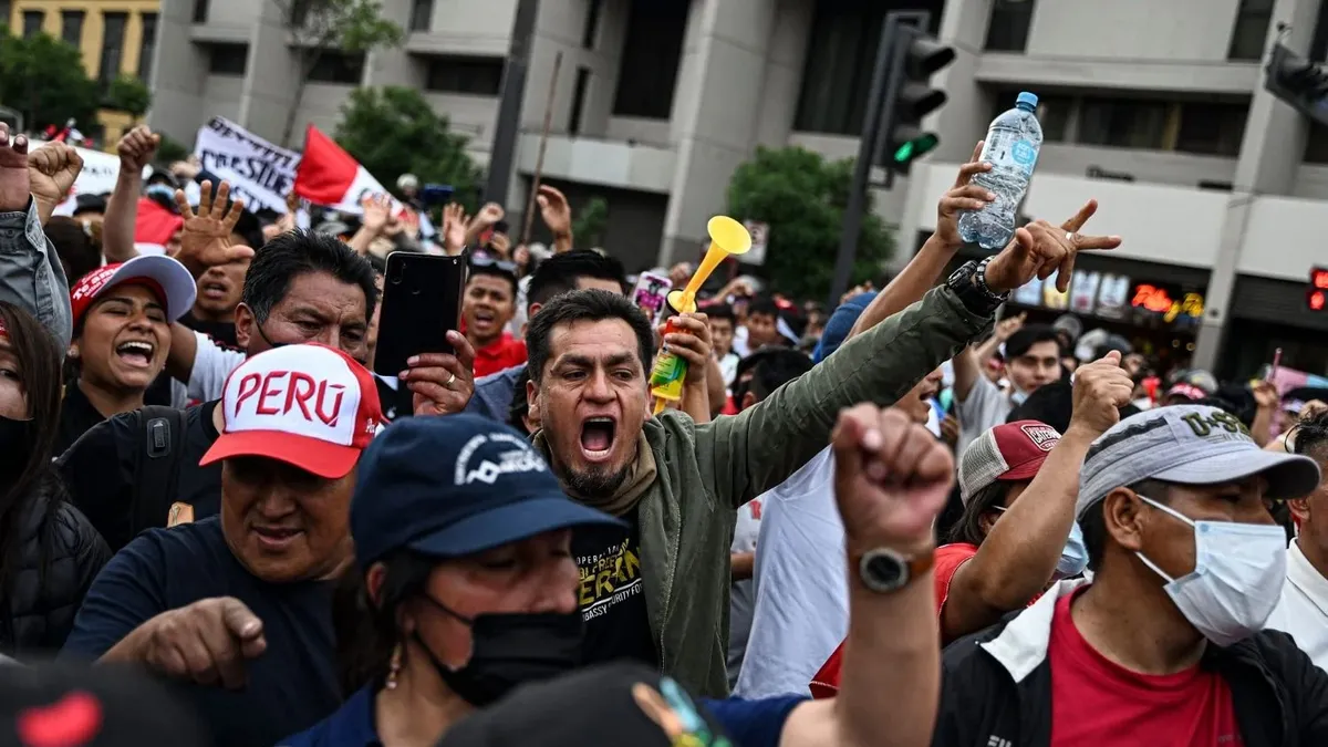 Democracia peruana no puede sobrevivir a la agitación constante