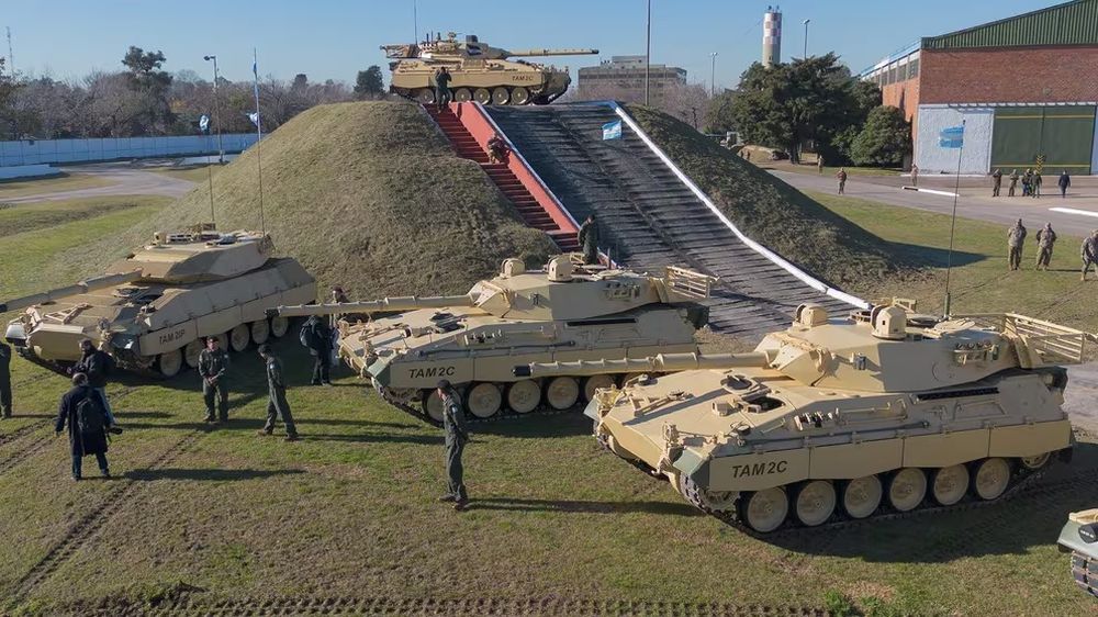 El Gobierno de Milei presentó los nuevos tanques del Ejército que ...