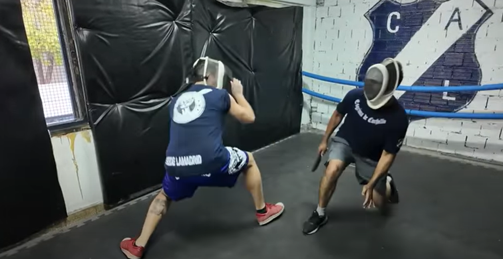 Esgrima tumbera: la disciplina que recrea las peleas carcelarias y se ...