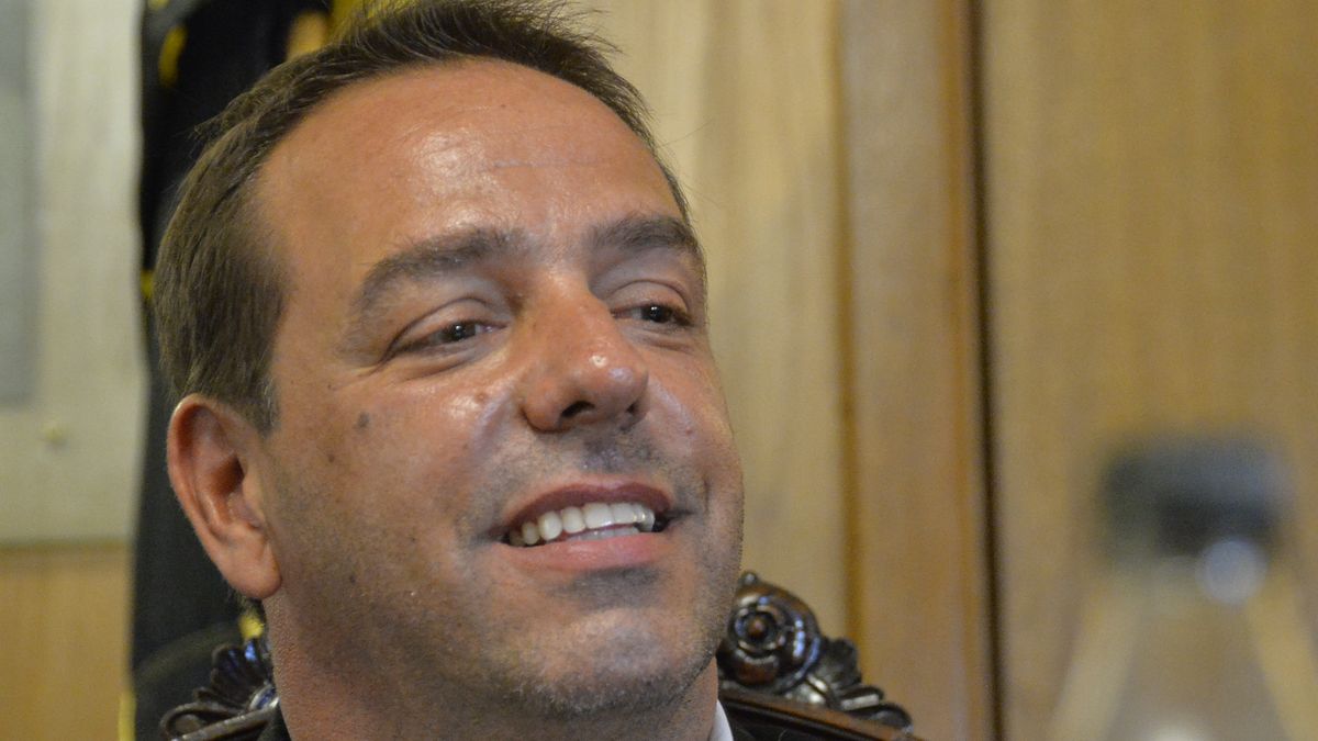 Ruglio mostró cómo será el ploteo del ómnibus que llevará a Peñarol al ...