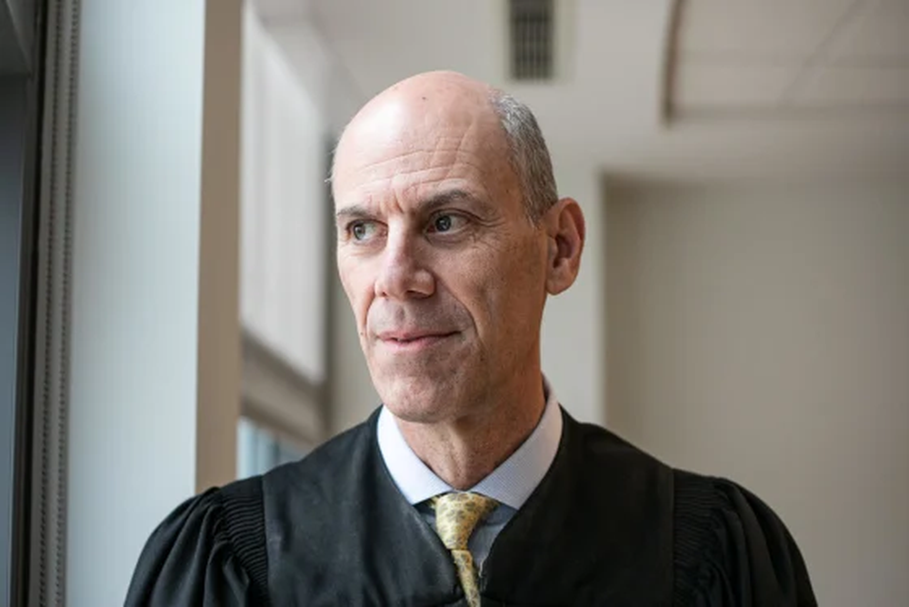 Quién es James Boasberg, el juez que se enfrentó a Trump por la ...