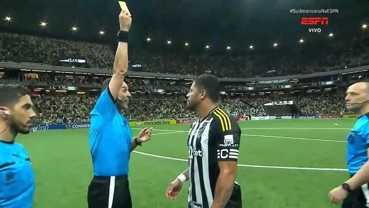 El curioso e insólito momento entre Esteban Ostojich y Hulk, previo a ...