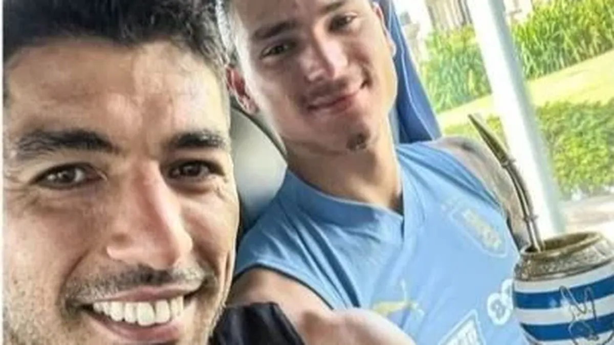 Luis Suárez y Darwin Núñez, la dupla de Uruguay hasta para tomar mates ...