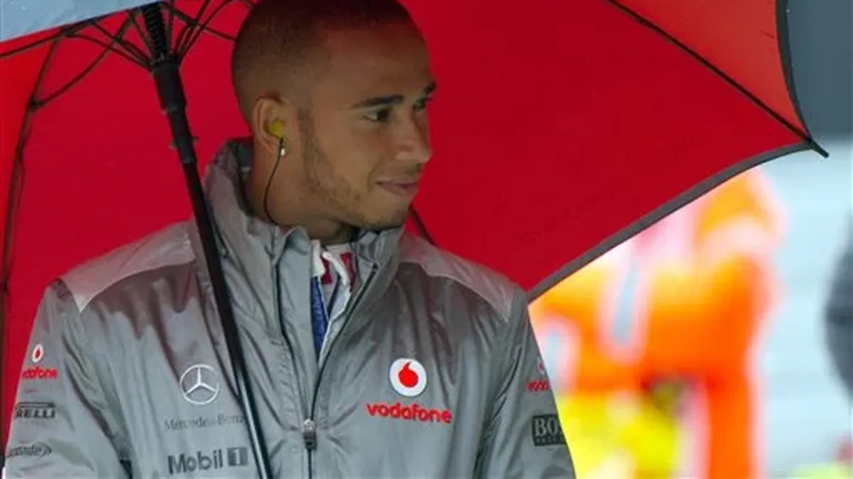 Lewis Hamilton portó “orgulloso” la antorcha olímpica
