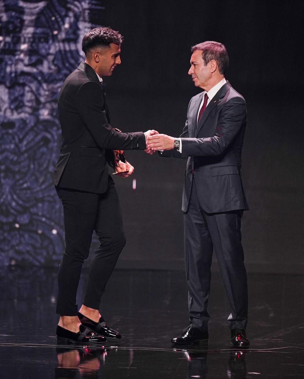 El destacado premio que recibió el uruguayo Rodrigo Zalazar de su club ...