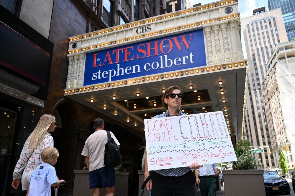 Tras el polémico acuerdo con Trump y la cancelación del show de Colbert ...