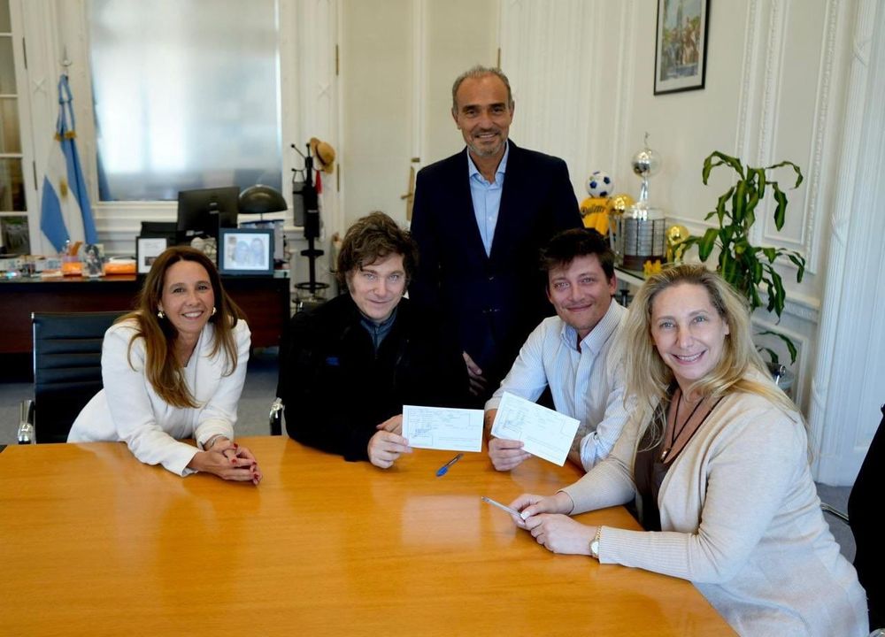 Santiago Caputo se suma a la campaña porteña de La Libertad Avanza para ...