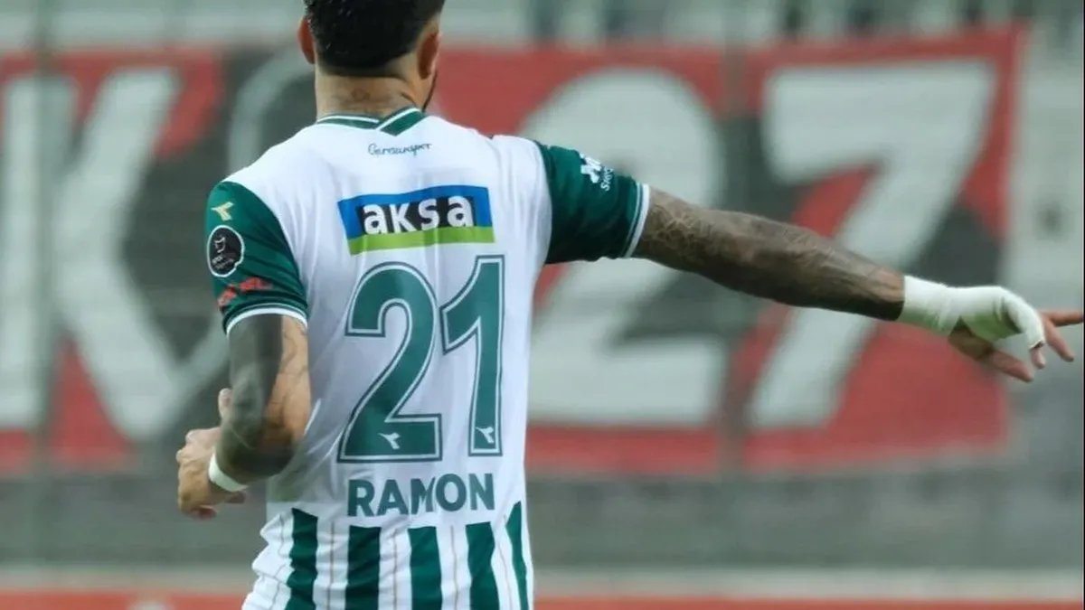 Mirá el penal que le hizo Cachila Arias a Mauro Icardi en el fútbol turco