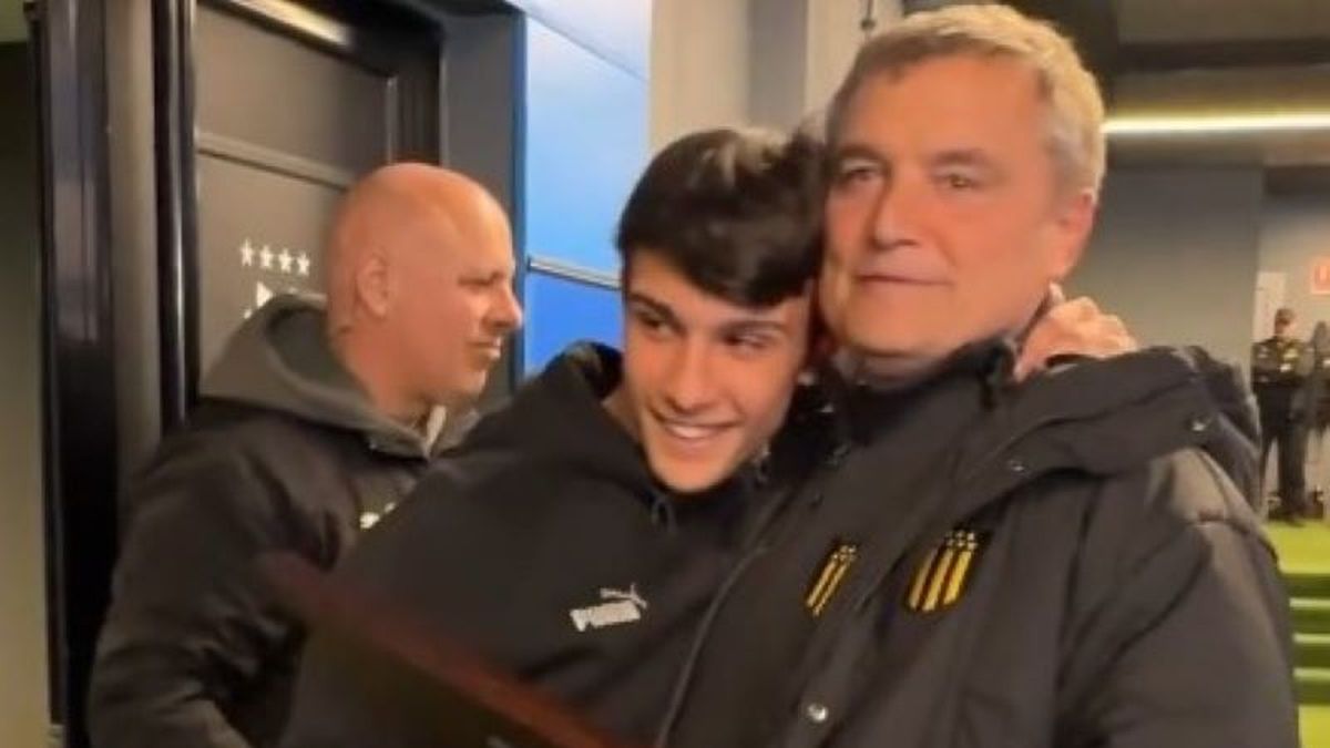 Un momento emotivo en el vestuario de Peñarol, con la sorpresa de Mateo ...