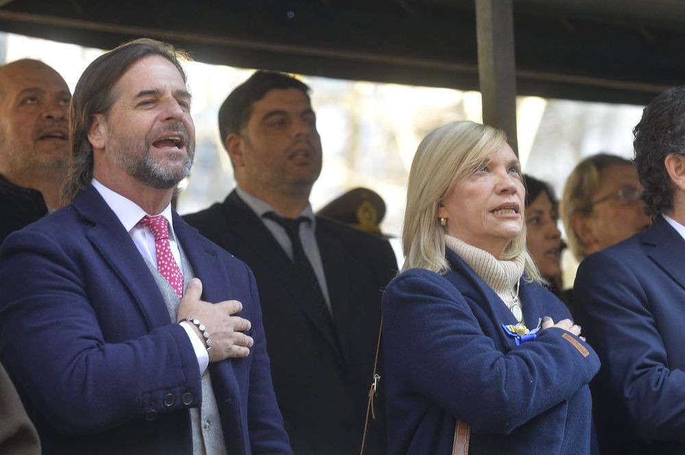 Lacalle Pou participó en el acto en la Plaza Matriz por la Jura de la ...
