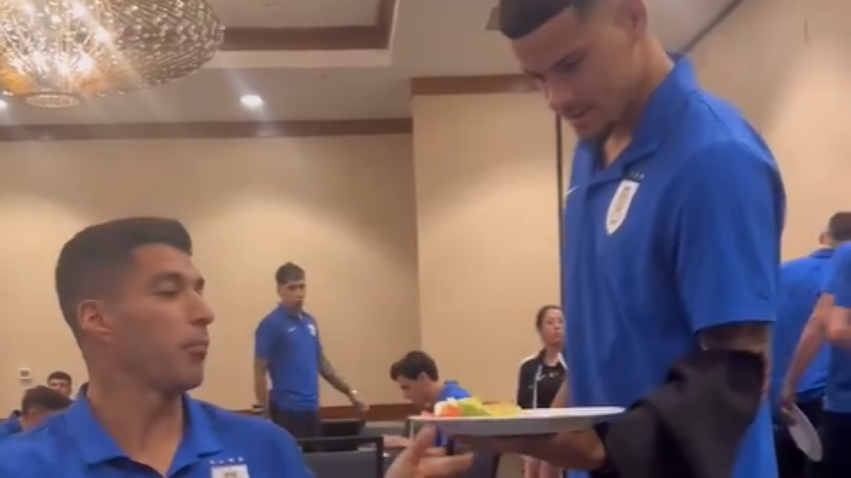 Video: la simpática apuesta que Luis Suárez le ganó a Maximiliano Araújo