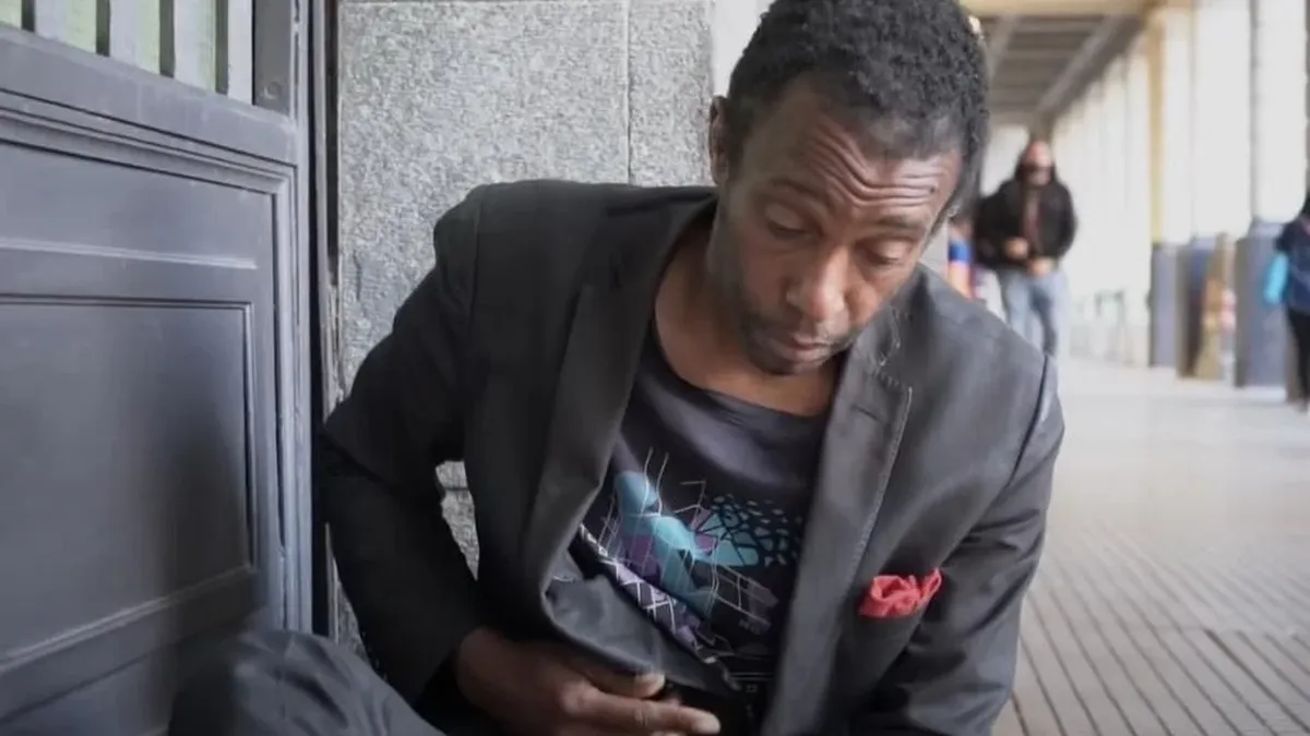 Max Higgins, el supuesto millonario que vive en la calle y asegura tener la clave para reactivar ...